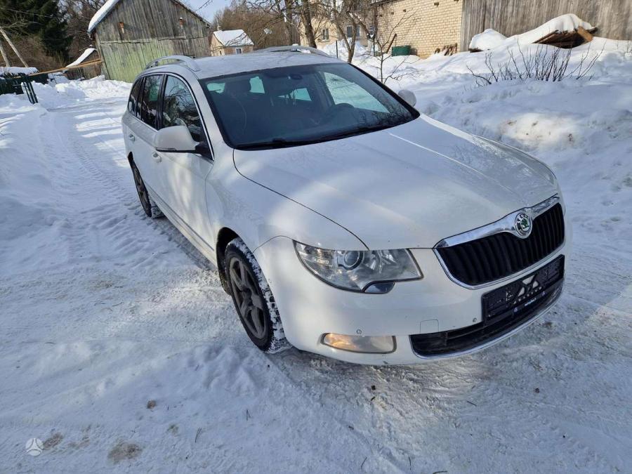 White Skoda SuperB 2012 in Raseiniai, with an engine capacity of 1.97 L and mileage of 290 thousand km for 2700 €, photo 3 on AUTOMOTO.COM.LV