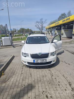 Balts Skoda SuperB 2012 Rīga, ar dzinēja tilpumu 1.60 L un nobraukumu 258 tūkst. km par 3500 €, foto  vietnē AUTOMOTO.COM.LV