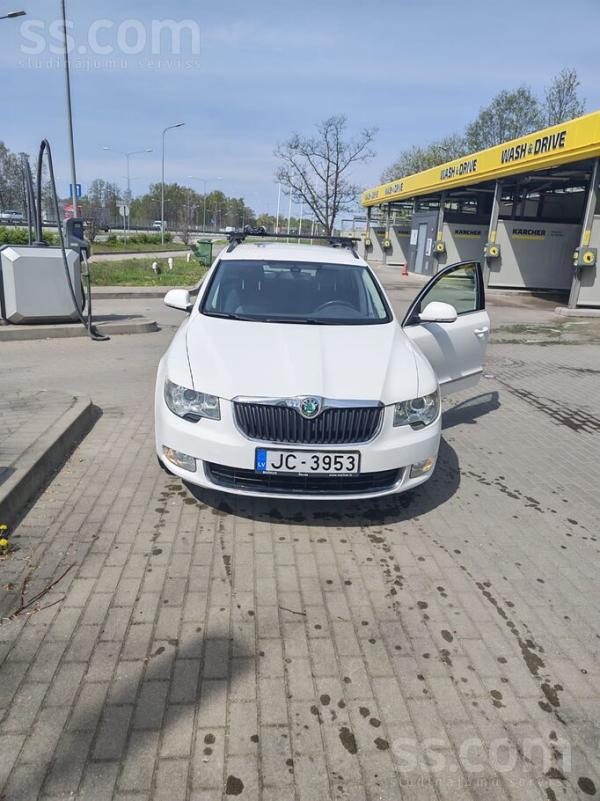 Balts Skoda SuperB 2012 Rīga, ar dzinēja tilpumu 1.60 L un nobraukumu 258 tūkst. km par 3500 €, foto 3 vietnē AUTOMOTO.COM.LV
