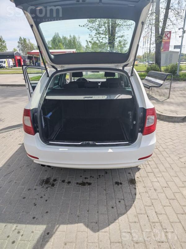 Balts Skoda SuperB 2012 Rīga, ar dzinēja tilpumu 1.60 L un nobraukumu 258 tūkst. km par 3500 €, foto 5 vietnē AUTOMOTO.COM.LV