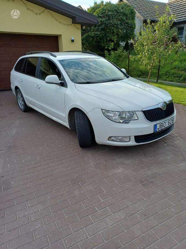 White Skoda SuperB 2012 in Vilnius, with an engine capacity of 1.60 L and mileage of 330 thousand km for 2900 €, photo 1 on AUTOMOTO.COM.LV