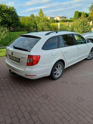 White Skoda SuperB 2012 in Vilnius, with an engine capacity of 1.60 L and mileage of 330 thousand km for 2900 €, photo 4 on AUTOMOTO.COM.LV