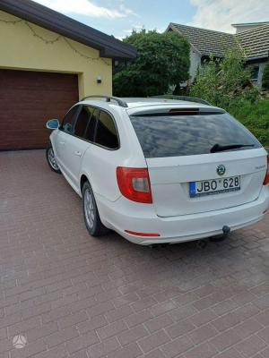 White Skoda SuperB 2012 in Vilnius, with an engine capacity of 1.60 L and mileage of 330 thousand km for 2900 €, photo 5 on AUTOMOTO.COM.LV
