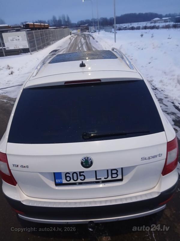 Balts Skoda SuperB 2013 Tartu, ar dzinēja tilpumu 2.00 L un nobraukumu 237 tūkst. km par 6999 €, foto 8 vietnē AUTOMOTO.COM.LV