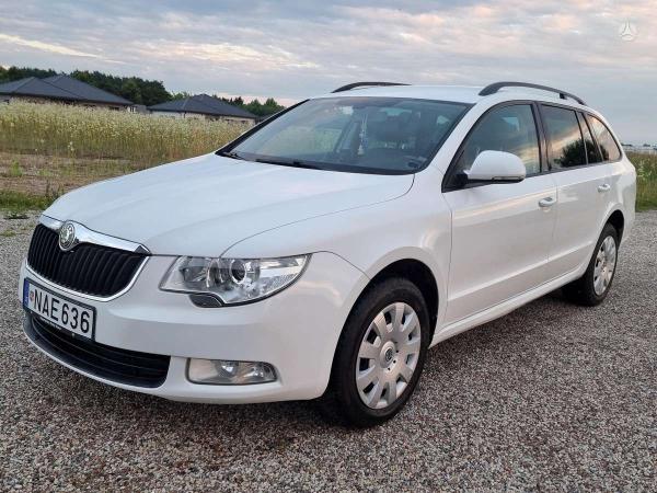 Balts Skoda SuperB 2013 Viļņa, ar dzinēja tilpumu 1.97 L un nobraukumu 300 tūkst. km par 4750 €, foto 1 vietnē AUTOMOTO.COM.LV