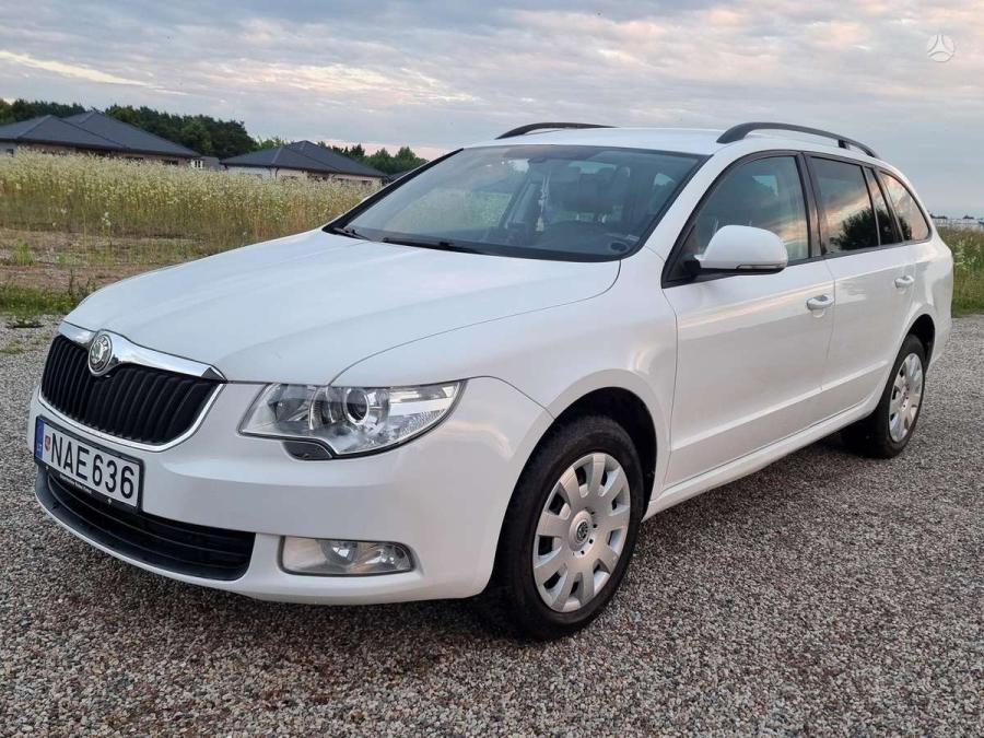 Balts Skoda SuperB 2013 Viļņa, ar dzinēja tilpumu 1.97 L un nobraukumu 300 tūkst. km par 4750 €, foto 1 vietnē AUTOMOTO.COM.LV