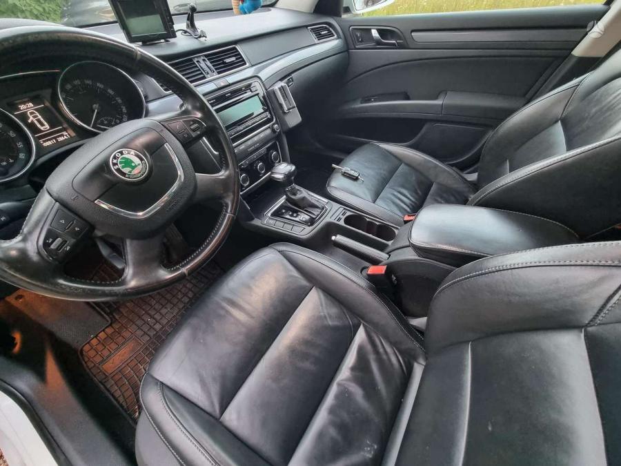 Balts Skoda SuperB 2013 Viļņa, ar dzinēja tilpumu 1.97 L un nobraukumu 300 tūkst. km par 4750 €, foto 11 vietnē AUTOMOTO.COM.LV