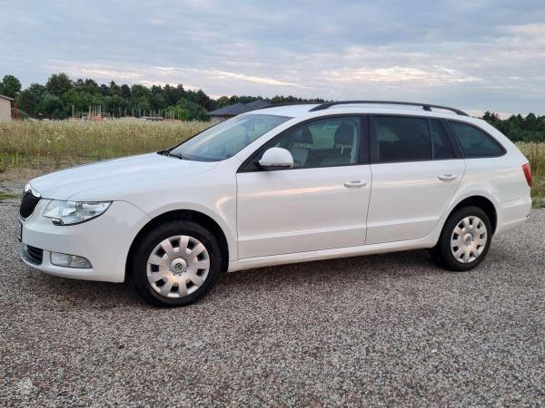 Balts Skoda SuperB 2013 Viļņa, ar dzinēja tilpumu 2.00 L un nobraukumu 300 tūkst. km par 4750 €, foto 4 vietnē AUTOMOTO.COM.LV