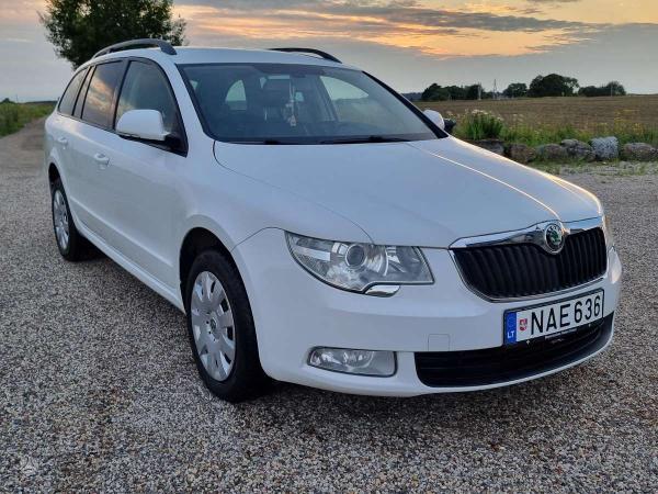 Balts Skoda SuperB 2013 Viļņa, ar dzinēja tilpumu 2.00 L un nobraukumu 300 tūkst. km par 4750 €, foto 5 vietnē AUTOMOTO.COM.LV