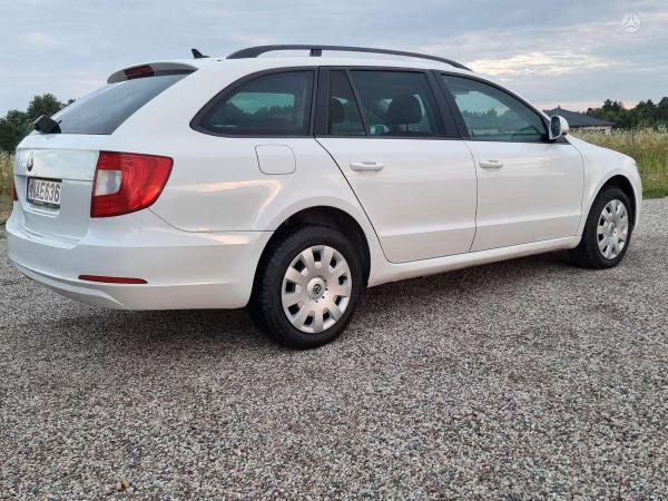 Balts Skoda SuperB 2013 Viļņa, ar dzinēja tilpumu 2.00 L un nobraukumu 300 tūkst. km par 4750 €, foto 6 vietnē AUTOMOTO.COM.LV