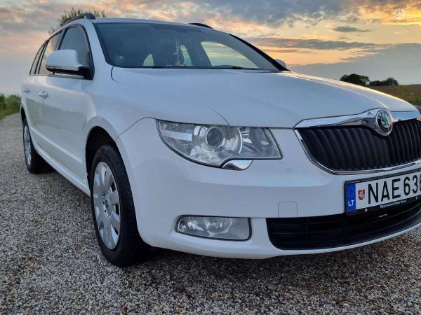 White Skoda SuperB 2013 in Vilnius, with an engine capacity of 2.00 L and mileage of 300 thousand km for 4550 €, photo 3 on AUTOMOTO.COM.LV