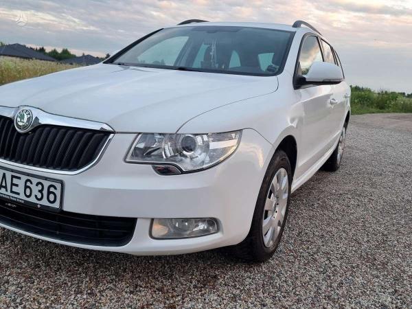 White Skoda SuperB 2013 in Vilnius, with an engine capacity of 2.00 L and mileage of 300 thousand km for 4550 €, photo 5 on AUTOMOTO.COM.LV