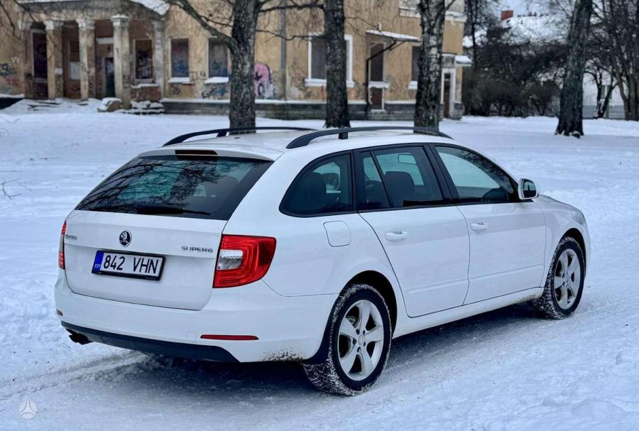 Balts Skoda SuperB 2014 Tallina, ar dzinēja tilpumu 1.60 L un nobraukumu 277 tūkst. km par 5499 €, foto 4 vietnē AUTOMOTO.COM.LV