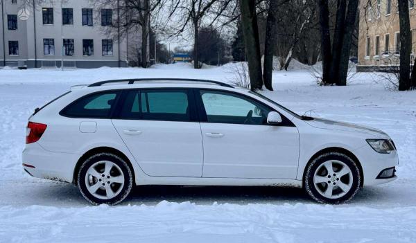 Balts Skoda SuperB 2014 Tallina, ar dzinēja tilpumu 1.60 L un nobraukumu 277 tūkst. km par 5499 €, foto 8 vietnē AUTOMOTO.COM.LV
