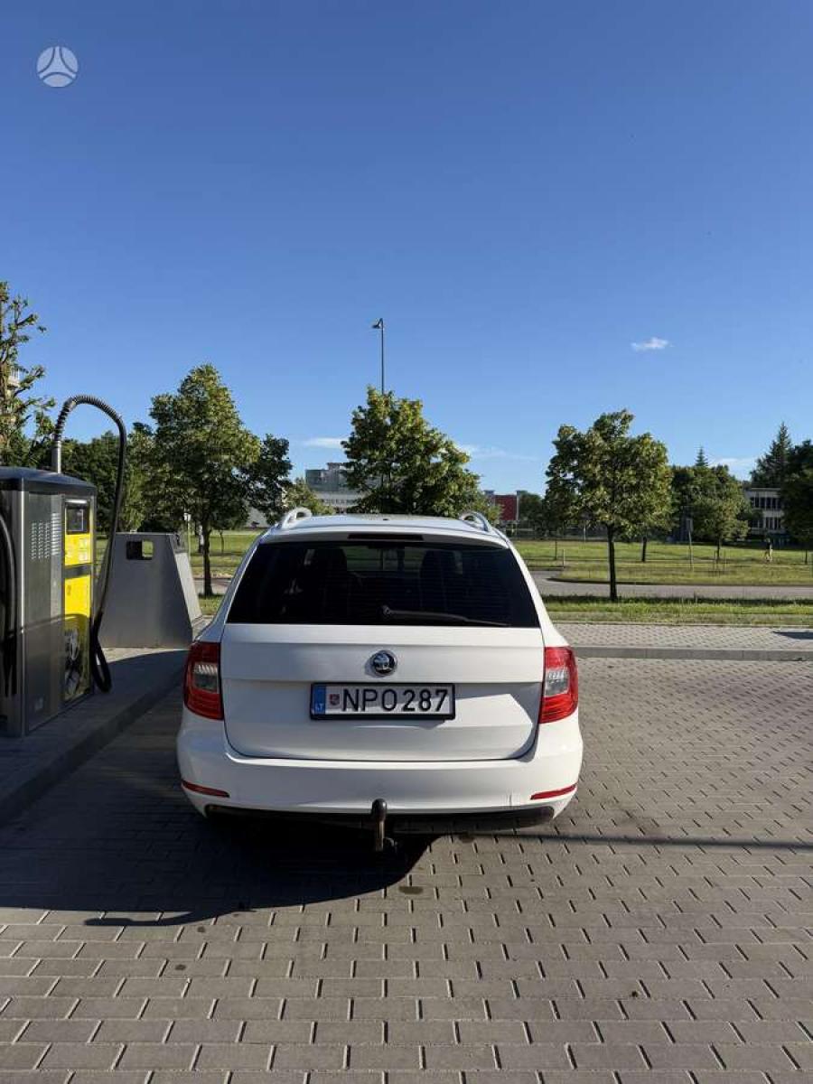 White Skoda SuperB 2014 in Kaunas, with an engine capacity of 1.60 L and mileage of 234 thousand km for 6999 €, photo 5 on AUTOMOTO.COM.LV