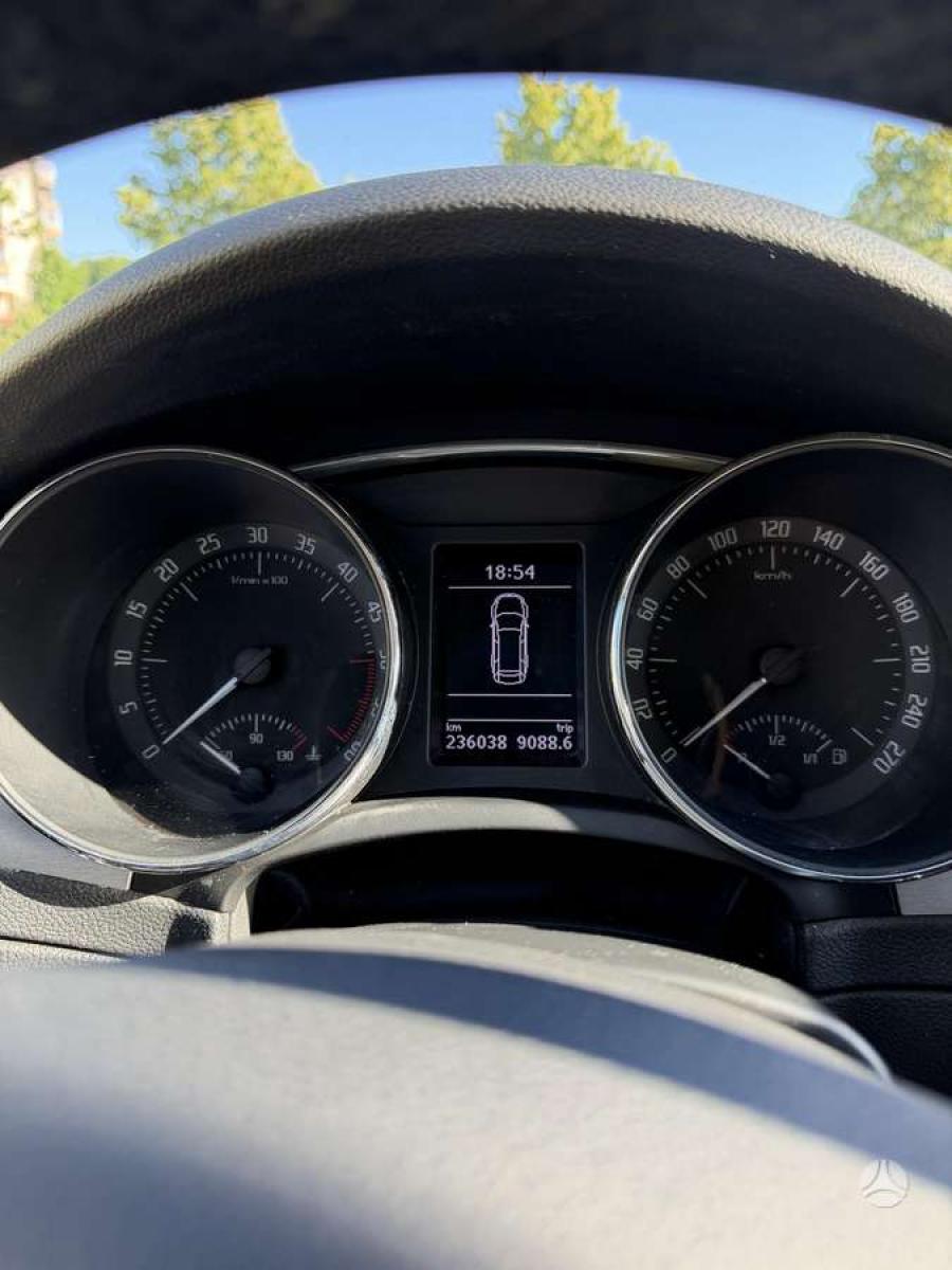 White Skoda SuperB 2014 in Kaunas, with an engine capacity of 1.60 L and mileage of 234 thousand km for 6999 €, photo 8 on AUTOMOTO.COM.LV