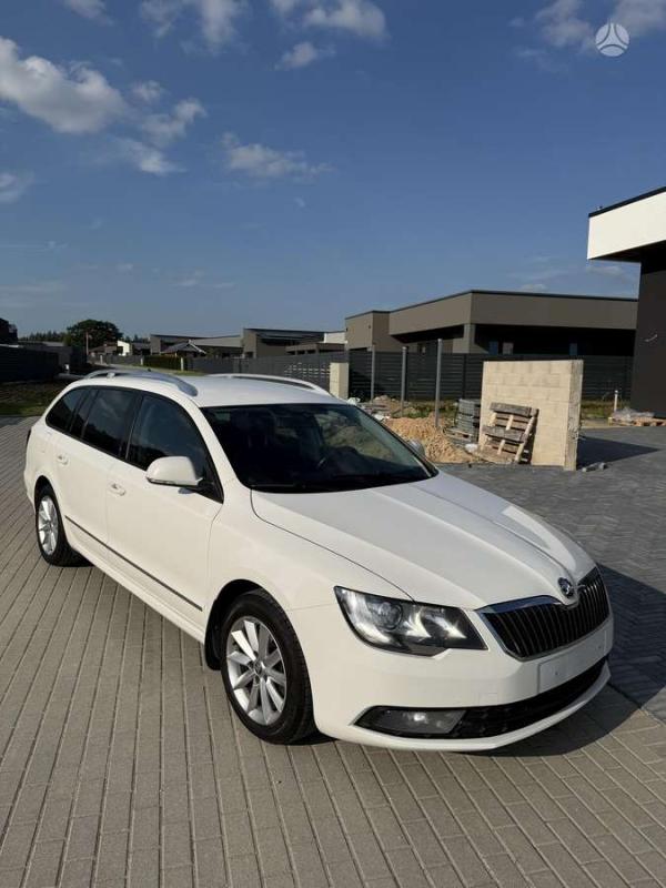 White Skoda SuperB 2014 in Mazeikiai, with an engine capacity of 1.97 L and mileage of 337 thousand km for 4900 €, photo 2 on AUTOMOTO.COM.LV