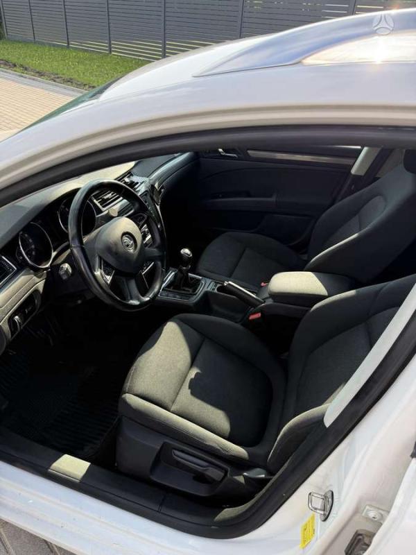 White Skoda SuperB 2014 in Mazeikiai, with an engine capacity of 1.97 L and mileage of 337 thousand km for 4900 €, photo 7 on AUTOMOTO.COM.LV