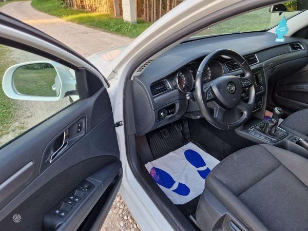 White Skoda SuperB 2014 in Kelme, with an engine capacity of 1.97 L and mileage of 311 thousand km for 4950 €, photo 8 on AUTOMOTO.COM.LV