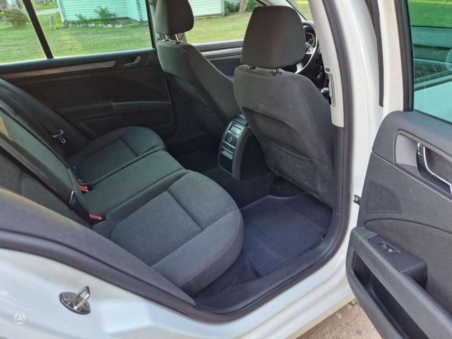 White Skoda SuperB 2014 in Kelme, with an engine capacity of 1.97 L and mileage of 311 thousand km for 4950 €, photo 12 on AUTOMOTO.COM.LV