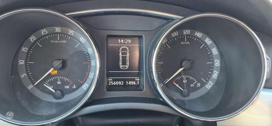 Белый Шкода Суперб 2014 в Клайпеда, объемом двигателя 1.97 л и пробегом 256 тыс. км за 6700 €, фото 12 на AUTOMOTO.COM.LV