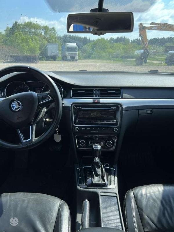 White Skoda SuperB 2014 in Moletai, with an engine capacity of 1.97 L and mileage of 278 thousand km for 5800 €, photo 10 on AUTOMOTO.COM.LV