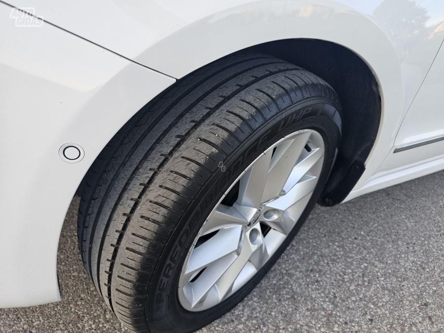 Balts Skoda SuperB 2014 Viļņa, ar dzinēja tilpumu 1.60 L un nobraukumu 367 tūkst. km par 4550 €, foto 18 vietnē AUTOMOTO.COM.LV