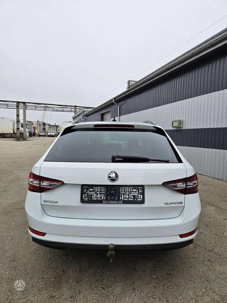 White Skoda SuperB 2015 in Mazeikiai, with an engine capacity of 1.97 L and mileage of 290 thousand km for 6300 €, photo 5 on AUTOMOTO.COM.LV