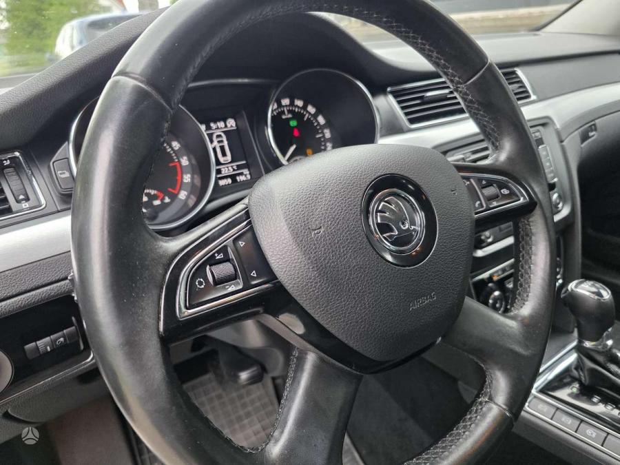 Белый Шкода Суперб 2015 в Радвилишкис, объемом двигателя 1.97 л и пробегом 300 тыс. км за 5200 €, фото 18 на AUTOMOTO.COM.LV