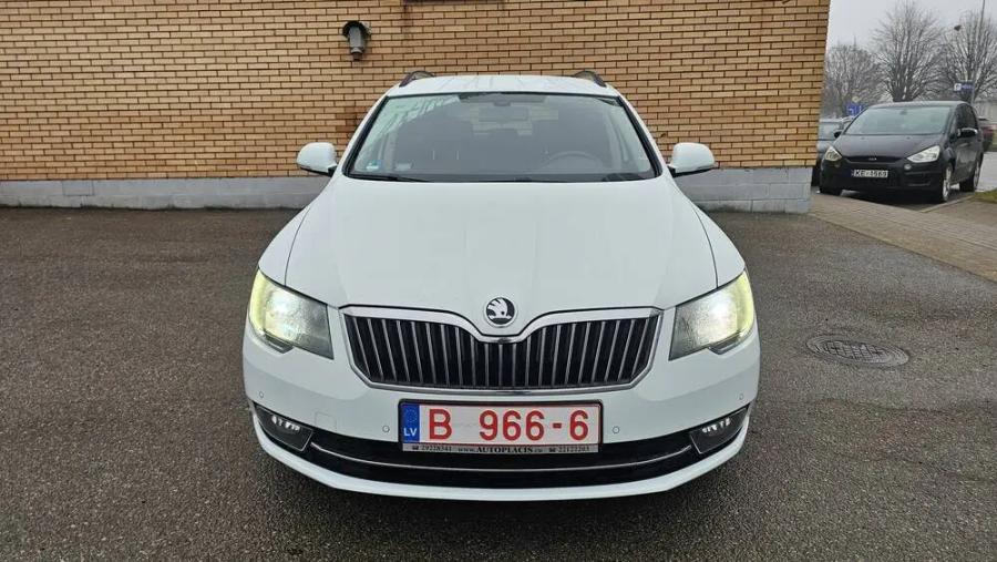 Balts Skoda SuperB 2015 Rīga, ar dzinēja tilpumu 2.00 L un nobraukumu 226 tūkst. km par 8950 €, foto 3 vietnē AUTOMOTO.COM.LV