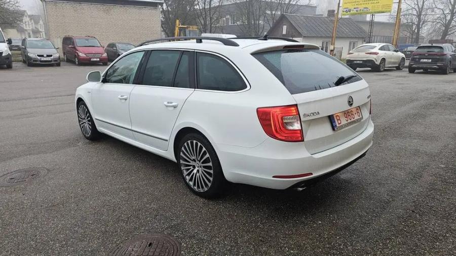 Balts Skoda SuperB 2015 Rīga, ar dzinēja tilpumu 2.00 L un nobraukumu 226 tūkst. km par 8950 €, foto 8 vietnē AUTOMOTO.COM.LV