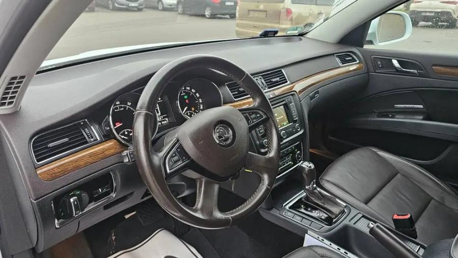 Balts Skoda SuperB 2015 Rīga, ar dzinēja tilpumu 2.00 L un nobraukumu 226 tūkst. km par 8950 €, foto 15 vietnē AUTOMOTO.COM.LV