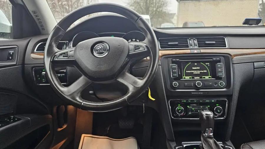 Balts Skoda SuperB 2015 Rīga, ar dzinēja tilpumu 2.00 L un nobraukumu 226 tūkst. km par 8950 €, foto 16 vietnē AUTOMOTO.COM.LV