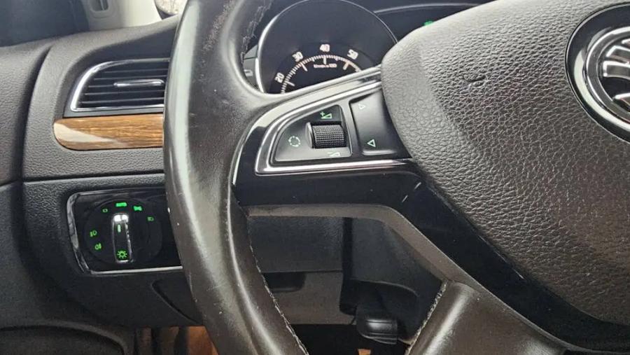 Balts Skoda SuperB 2015 Rīga, ar dzinēja tilpumu 2.00 L un nobraukumu 226 tūkst. km par 8950 €, foto 20 vietnē AUTOMOTO.COM.LV
