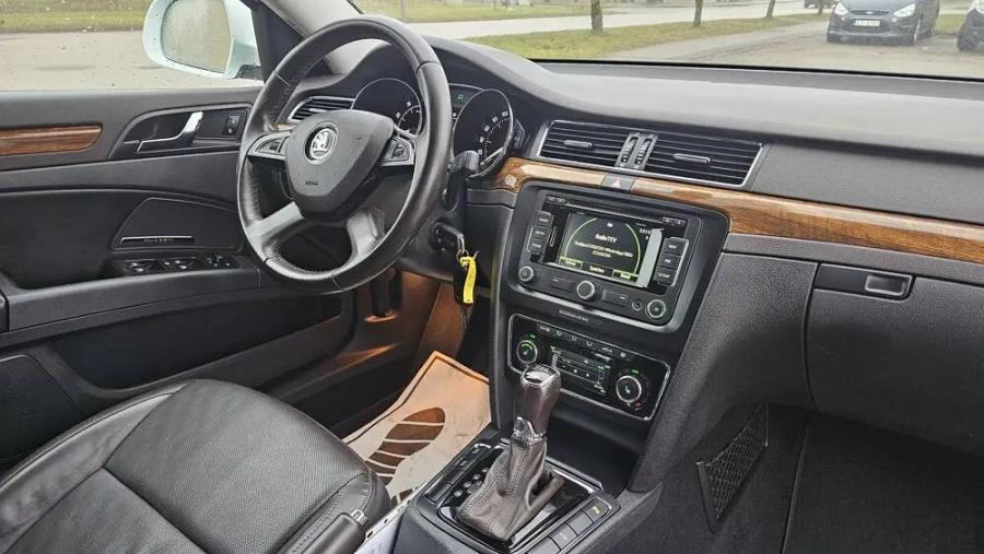 Balts Skoda SuperB 2015 Rīga, ar dzinēja tilpumu 2.00 L un nobraukumu 226 tūkst. km par 8950 €, foto 24 vietnē AUTOMOTO.COM.LV