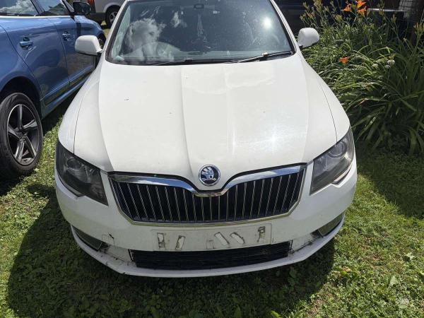 White Skoda SuperB 2015 in Raseiniai, with an engine capacity of 1.60 L and mileage of 190 thousand km for 1700 €, photo 1 on AUTOMOTO.COM.LV