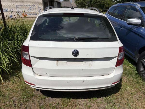White Skoda SuperB 2015 in Raseiniai, with an engine capacity of 1.60 L and mileage of 190 thousand km for 1700 €, photo 3 on AUTOMOTO.COM.LV