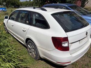 White Skoda SuperB 2015 in Raseiniai, with an engine capacity of 1.60 L and mileage of 190 thousand km for 1700 €, photo 5 on AUTOMOTO.COM.LV