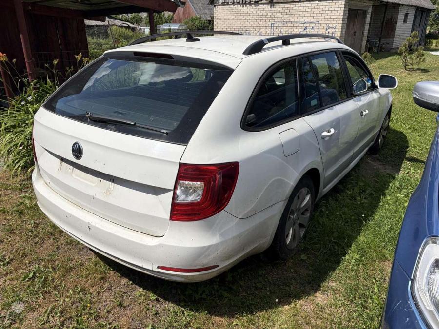 White Skoda SuperB 2015 in Raseiniai, with an engine capacity of 1.60 L and mileage of 190 thousand km for 1700 €, photo 7 on AUTOMOTO.COM.LV