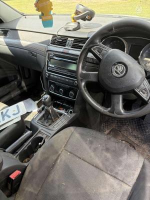 White Skoda SuperB 2015 in Raseiniai, with an engine capacity of 1.60 L and mileage of 190 thousand km for 1700 €, photo 8 on AUTOMOTO.COM.LV