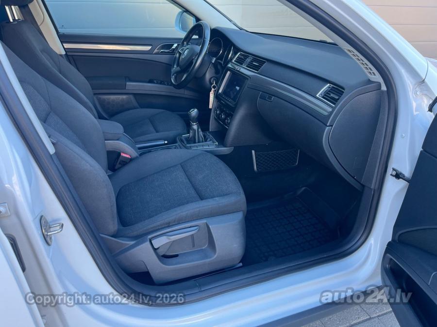 Balts Skoda SuperB 2015 Kuresāre, ar dzinēja tilpumu 1.80 L un nobraukumu 153 tūkst. km par 8290 €, foto 12 vietnē AUTOMOTO.COM.LV