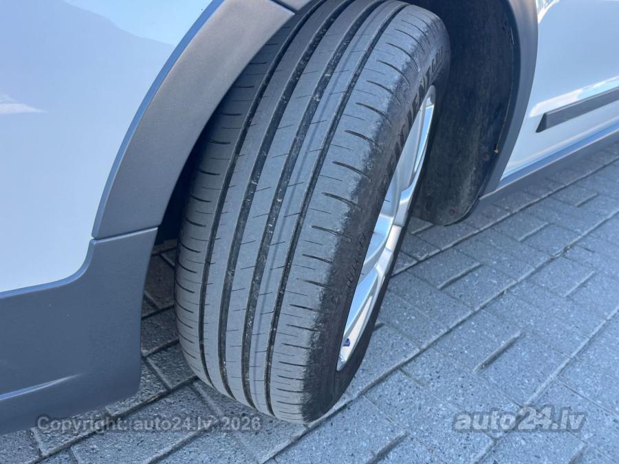 Balts Skoda SuperB 2015 Kuresāre, ar dzinēja tilpumu 1.80 L un nobraukumu 153 tūkst. km par 8290 €, foto 16 vietnē AUTOMOTO.COM.LV