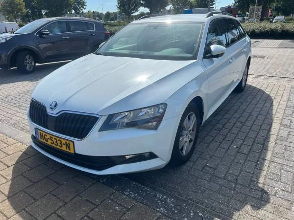 Balts Skoda SuperB 2015 Jūrmala, ar dzinēja tilpumu 1.60 L un nobraukumu 256 tūkst. km par 7995 €, foto 1 vietnē AUTOMOTO.COM.LV