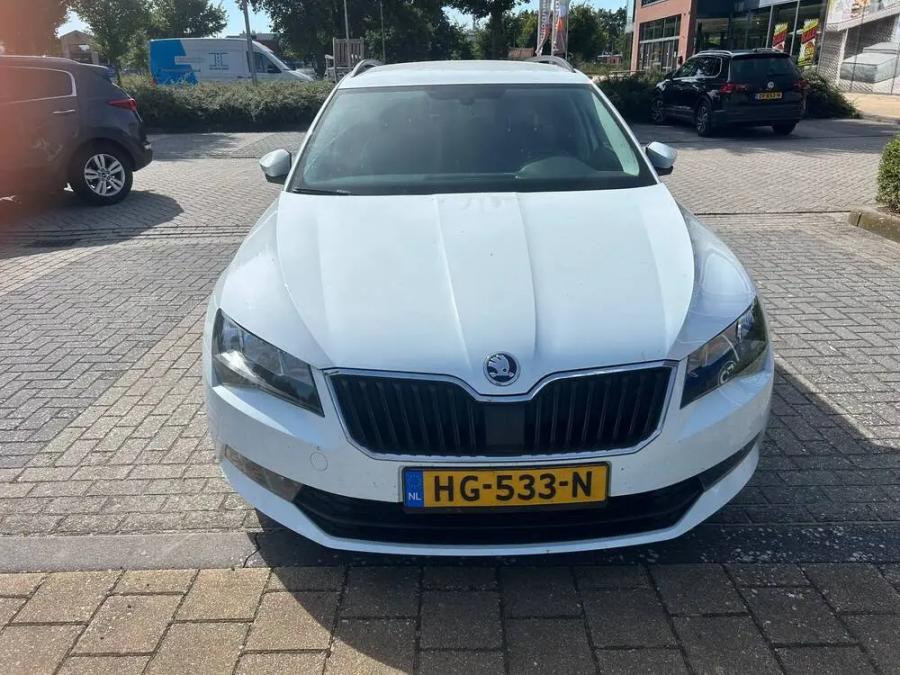 Balts Skoda SuperB 2015 Jūrmala, ar dzinēja tilpumu 1.60 L un nobraukumu 256 tūkst. km par 7995 €, foto 4 vietnē AUTOMOTO.COM.LV