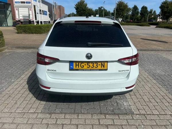 Balts Skoda SuperB 2015 Jūrmala, ar dzinēja tilpumu 1.60 L un nobraukumu 256 tūkst. km par 7995 €, foto 8 vietnē AUTOMOTO.COM.LV