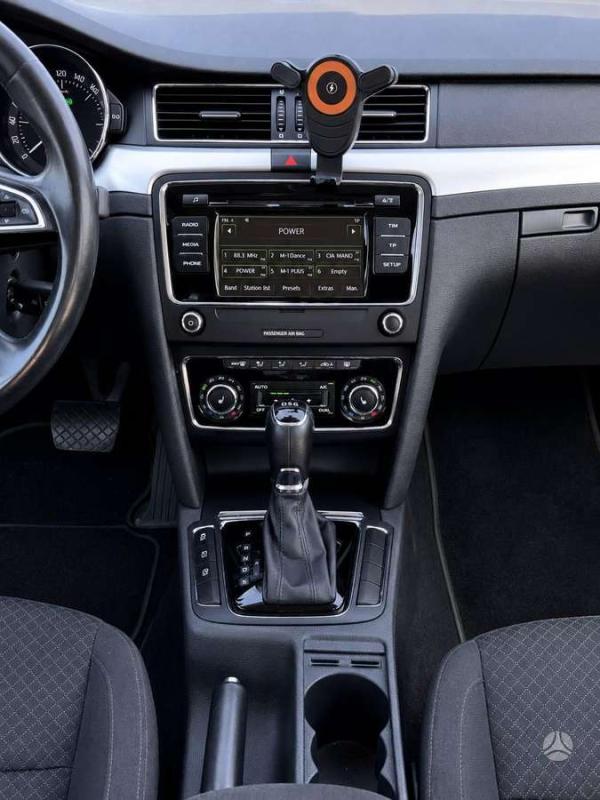 Skoda SuperB 2015 in Klaipeda on AUTOMOTO.COM.LV White Skoda SuperB 2015 in Klaipeda, with an engine capacity of 1.97 L and mileage of 285 thousand km for 6300 €, photo 8 on AUTOMOTO.COM.LV