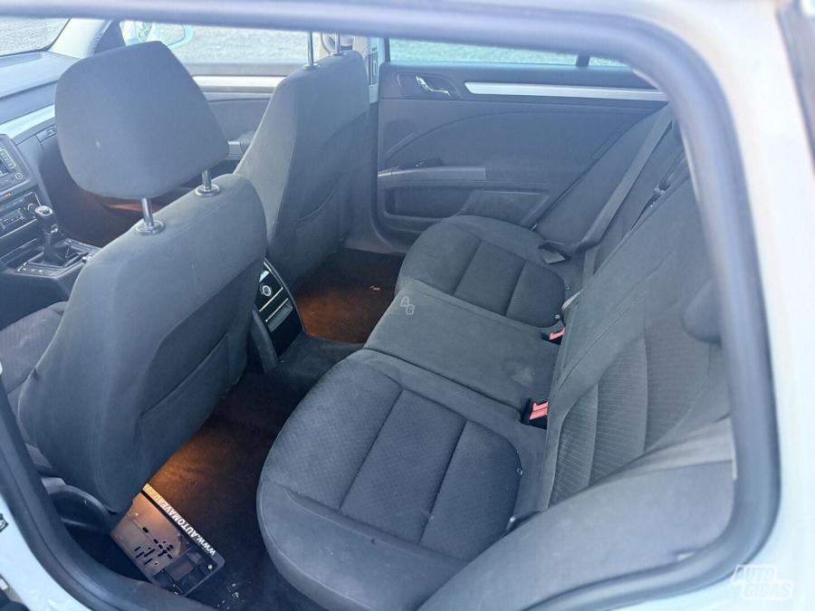 White Skoda SuperB 2015 in Kaunas, with an engine capacity of 1.60 L and mileage of 215 thousand km for 5450 €, photo 12 on AUTOMOTO.COM.LV