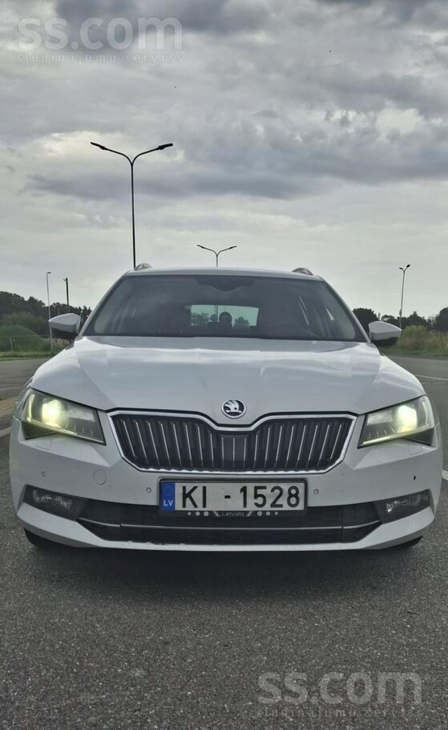 White Skoda SuperB 2016 in Riga, with an engine capacity of 2.00 L and mileage of 425 thousand km for 5450 €, photo 1 on AUTOMOTO.COM.LV