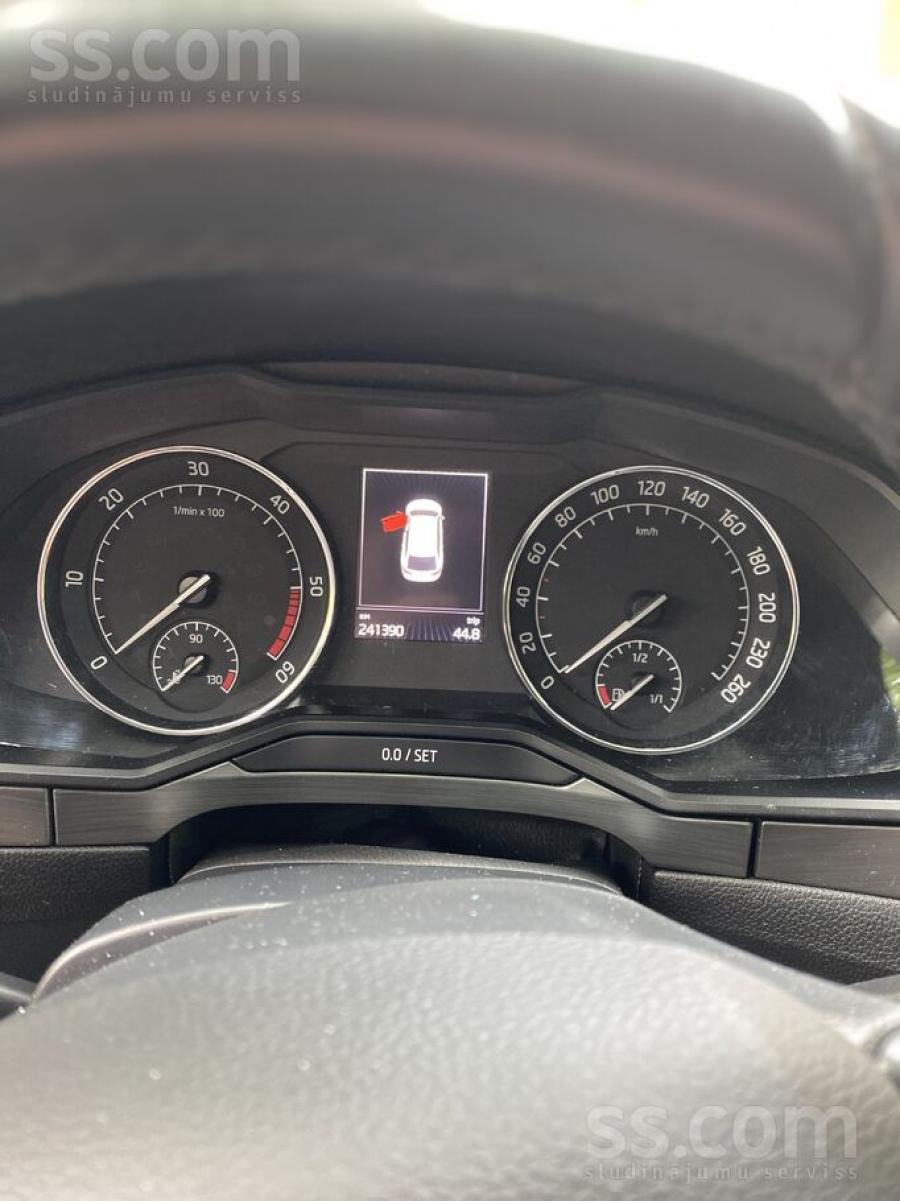 Balts Skoda SuperB 2016 Rīga, ar dzinēja tilpumu 2.00 L un nobraukumu 241 tūkst. km par 12000 €, foto 14 vietnē AUTOMOTO.COM.LV