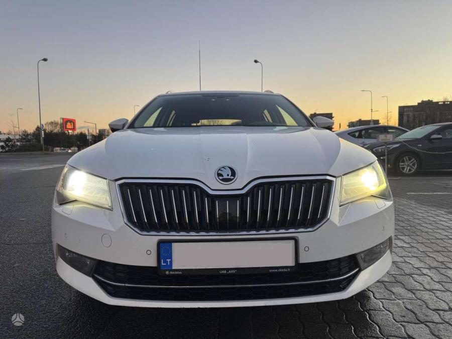White Skoda SuperB 2017 in Vilnius, with an engine capacity of 1.97 L and mileage of 410 thousand km for 8000 €, photo 1 on AUTOMOTO.COM.LV